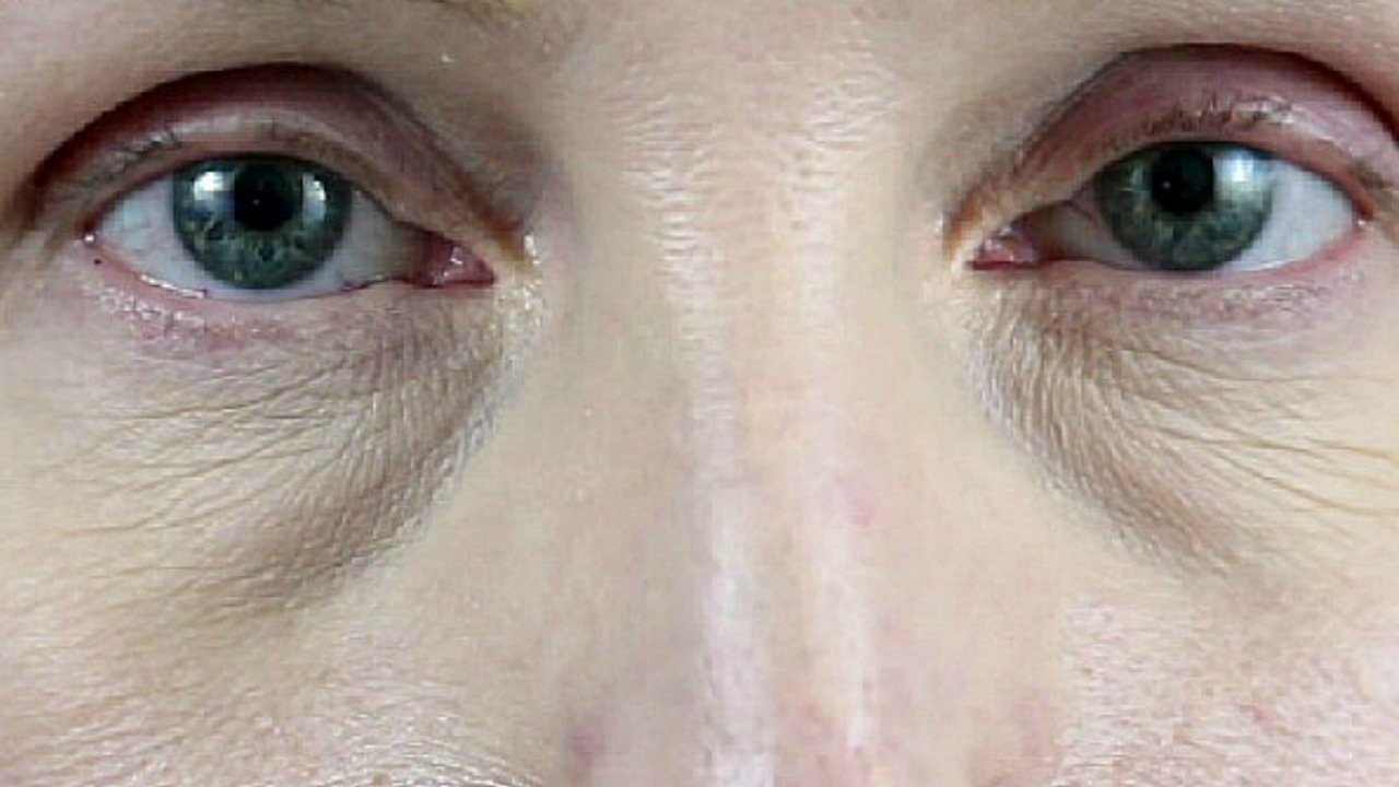 HOW TO FIX UNDER EYE CREASING - MAKEUP FOR MATURE SKIN